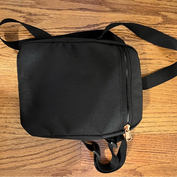 The North Face | Bags | North Face Crossbody Camera Bag | Poshmark